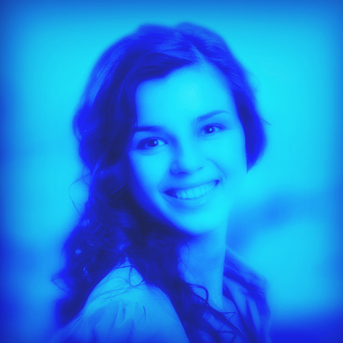 Fill your photo with mystic using Blue Glow Effect